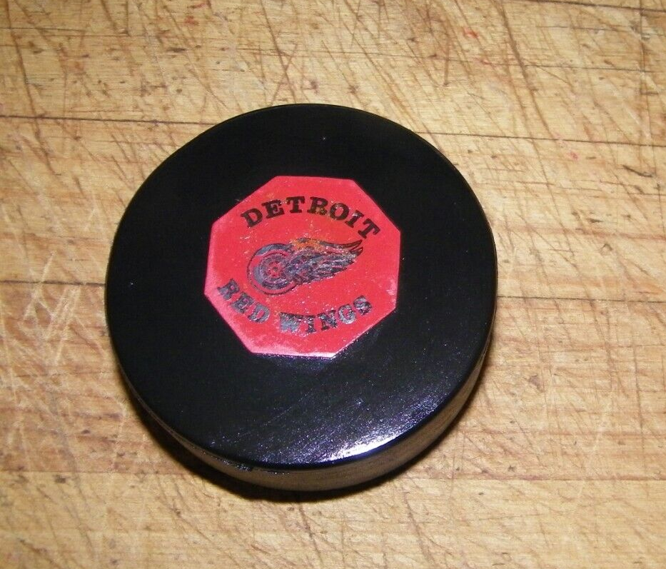 VINTAGE 1960'S-70'S DETROIT RED WINGS NHL CONVERSE HOCKEY PUCK CCM ART ...