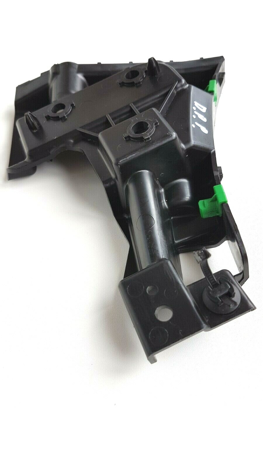 VOLVO S-60 2017 2.0 D4 D4204T14 RHD FRONT BUMPER RIGHT BRACKET OEM ...