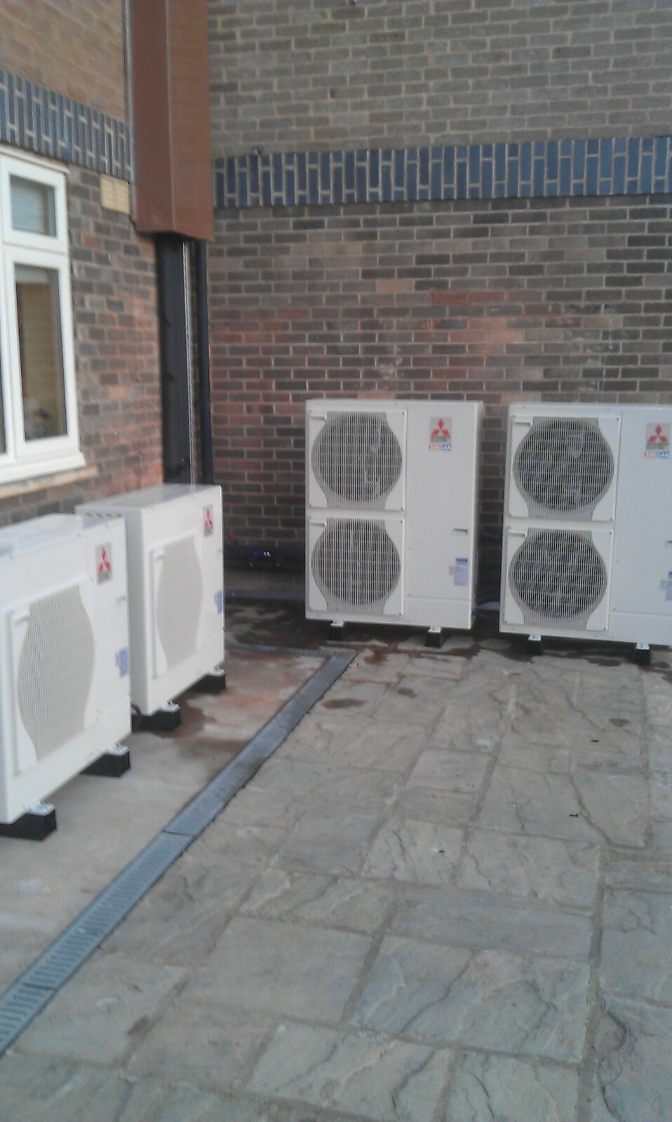 SAMSUNG AIR SOURCE HEAT PUMP AND HOT WATER CYLINDER , SUPPLIED ...