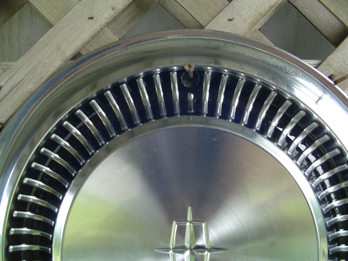 1965 Lincoln Continental Hubcaps