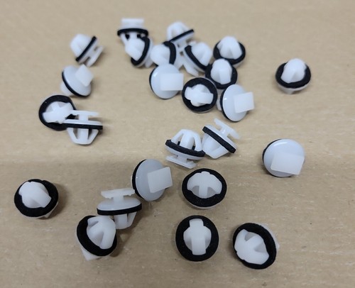 Nissan Rocker Moulding & Exterior Trim Clip OEM#76882-EW00B 24pc | eBay