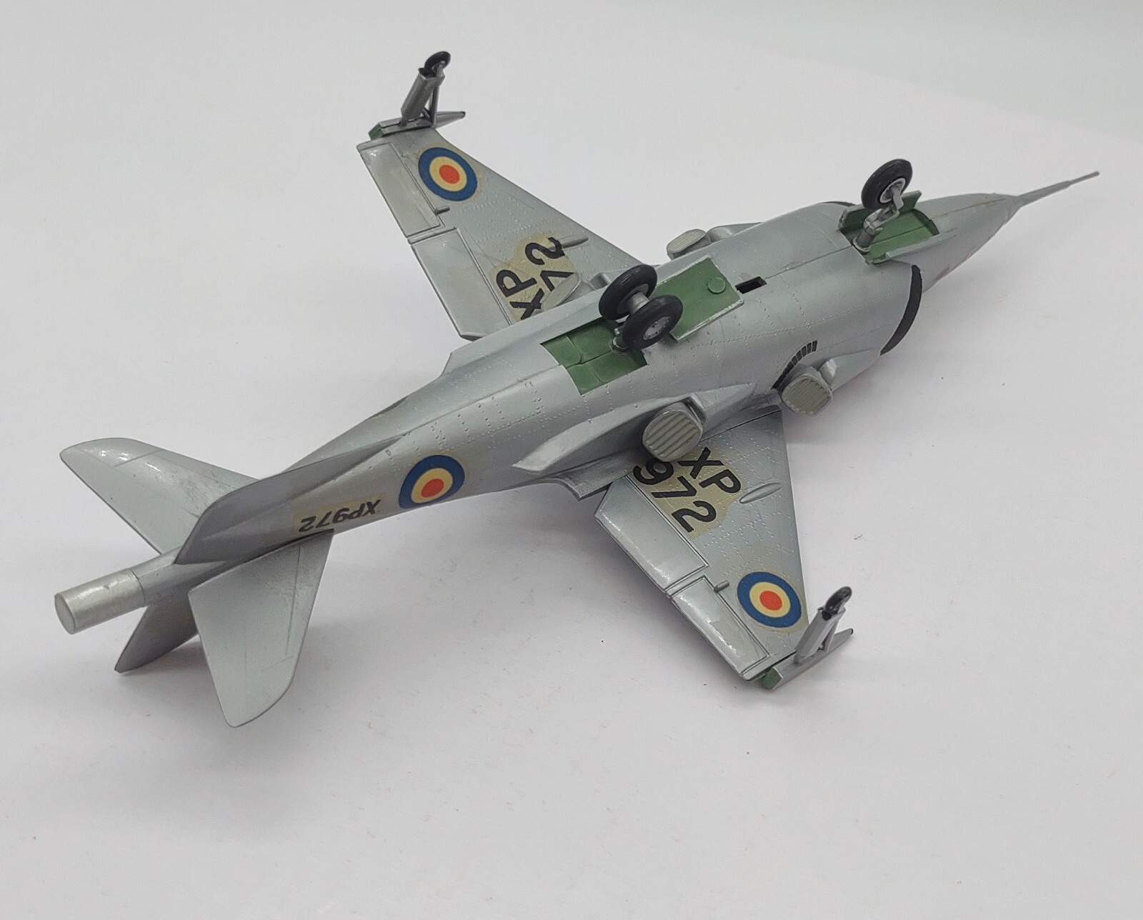 1:72 Scale Built Plastic Airplane Model Kit British Harrier Jump Jet ...