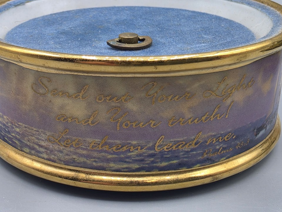 Thomas Kinkade Seaside Illuminations Lighthouse Cottage Music/Trinket ...