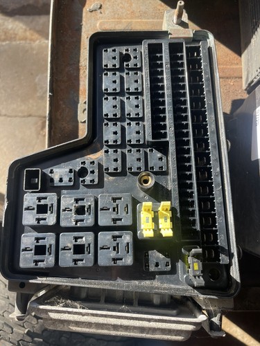 2002-2005 Dodge Ram 1500 5.7L Fuse Relay Box Junction Block TIPM ...
