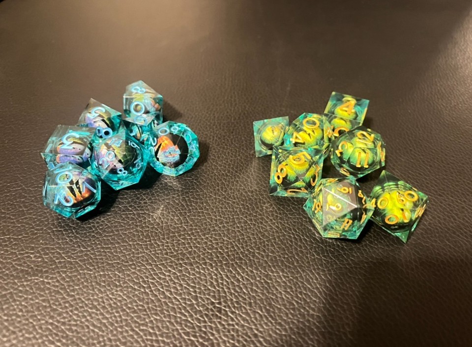A complete DND set with all items needed to play a Dungeons & Dragons ...
