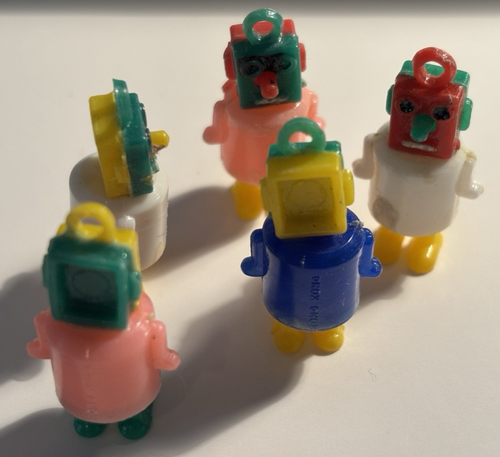 1960's ROBOT GUM BALL MACHINE PREMIUM PRIZE SPACE TOY NECKLACE BRACELET ...