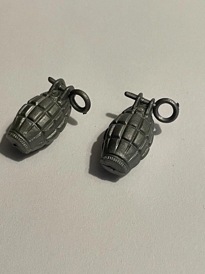 VINTAGE PEDIGREE 1960s TOMMY GUNN GRENADES WITH ORIGINAL PINS (PLASTIC ...