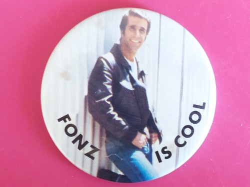 Happy days : rare badge Fonzy de 1977 - série télé | eBay