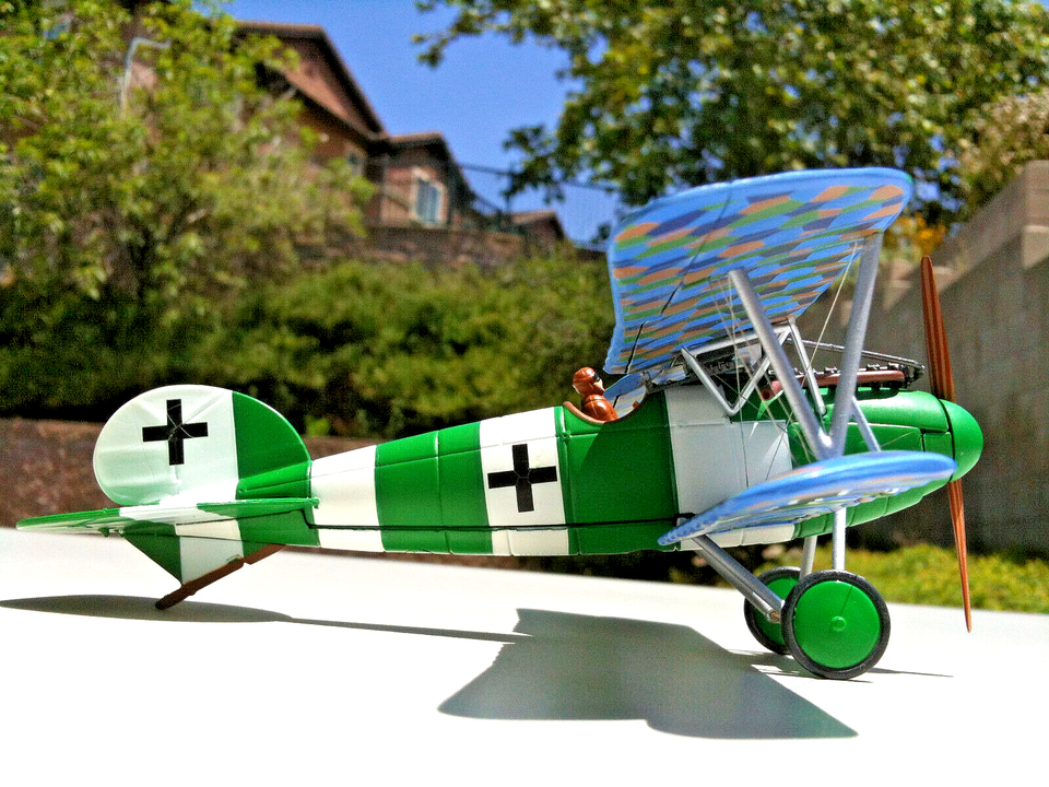 Corgi Albatros D.V Fighter Helmut Dilthey, Lille, France, July 1918 1: ...