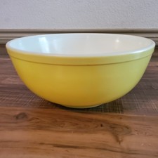 Vintage PYREX Yellow 4 Quart Mixing Bowl 404 Primary Color Yellow Large ...