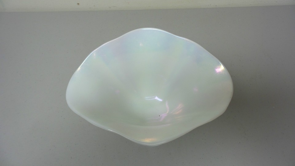 ANTIQUE CARDER ERA STEUBEN OPTIC RIBBED CALCITE FAN VASE, SHAPE 7564, c ...