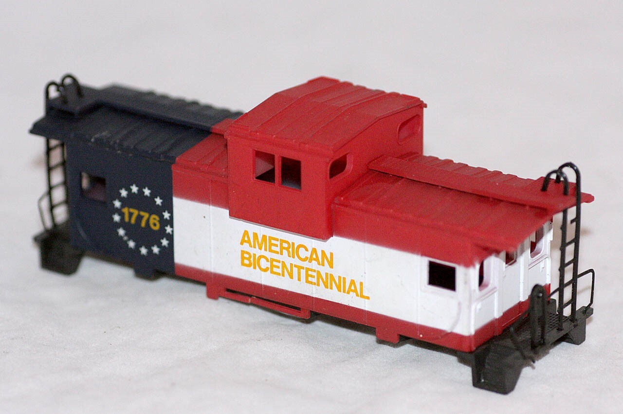 HO Scale Tyco Spirit of 1776 Bicentennial Locomotive shell and Bachmann ...