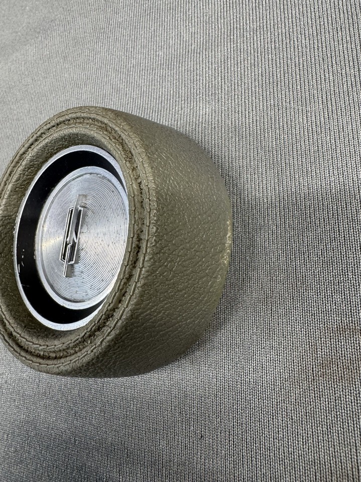1968-1969 Oldsmobile Cutlass Vista Cruiser 88 98 Steering Wheel Horn ...