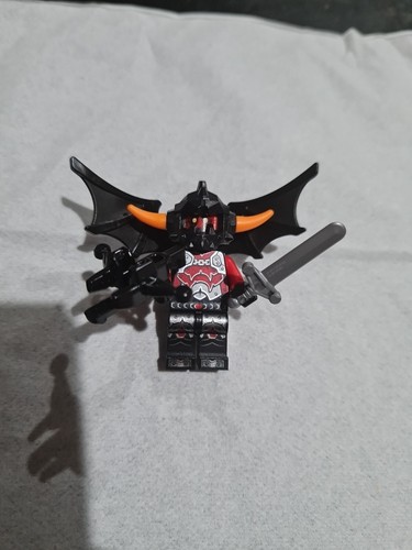 LEGO Ash Attacker w/ Orange Horns & Crossbow Nexo Knights Minifigure ...