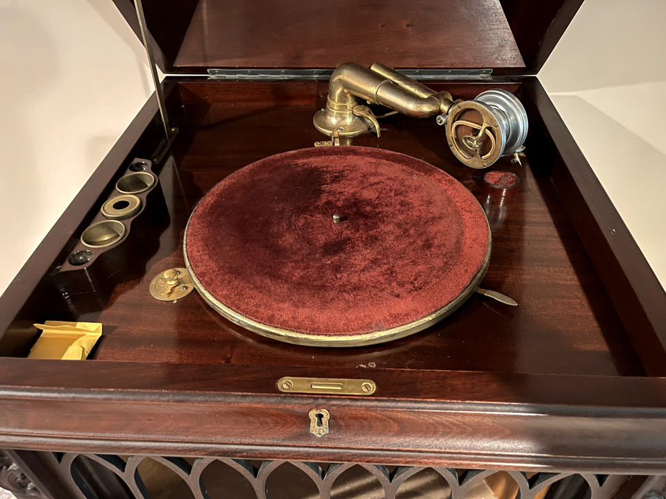 Brunswick Antique Mahogany Phonograph Hand Crank Record Player ...