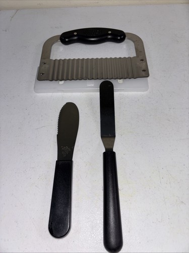 Pampered Chef Crinkle Cutter, Icing Spreader , And All Purpose Spreader ...