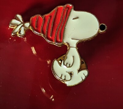 1958 Starline Snoopy w Red Knit Stocking Cap Hat Pom Pom ~ Lapel Pin ...