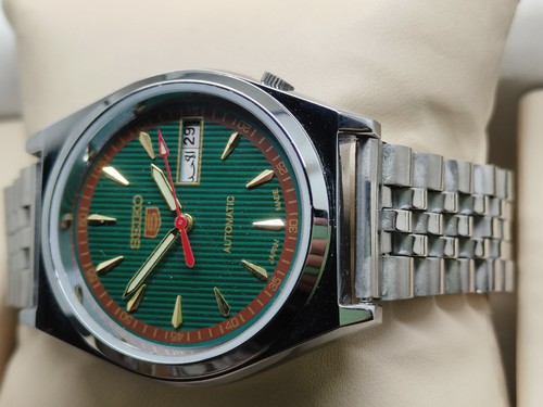 Men's Wrist Watch Seiko 5 Automatic Movement Numerical Day/Date Green ...