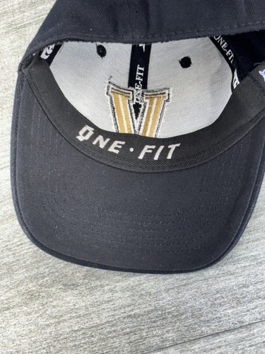 Vanderbilt Top Of The World One Fit Stretch Fitted Hat Wool Blend Hat ...