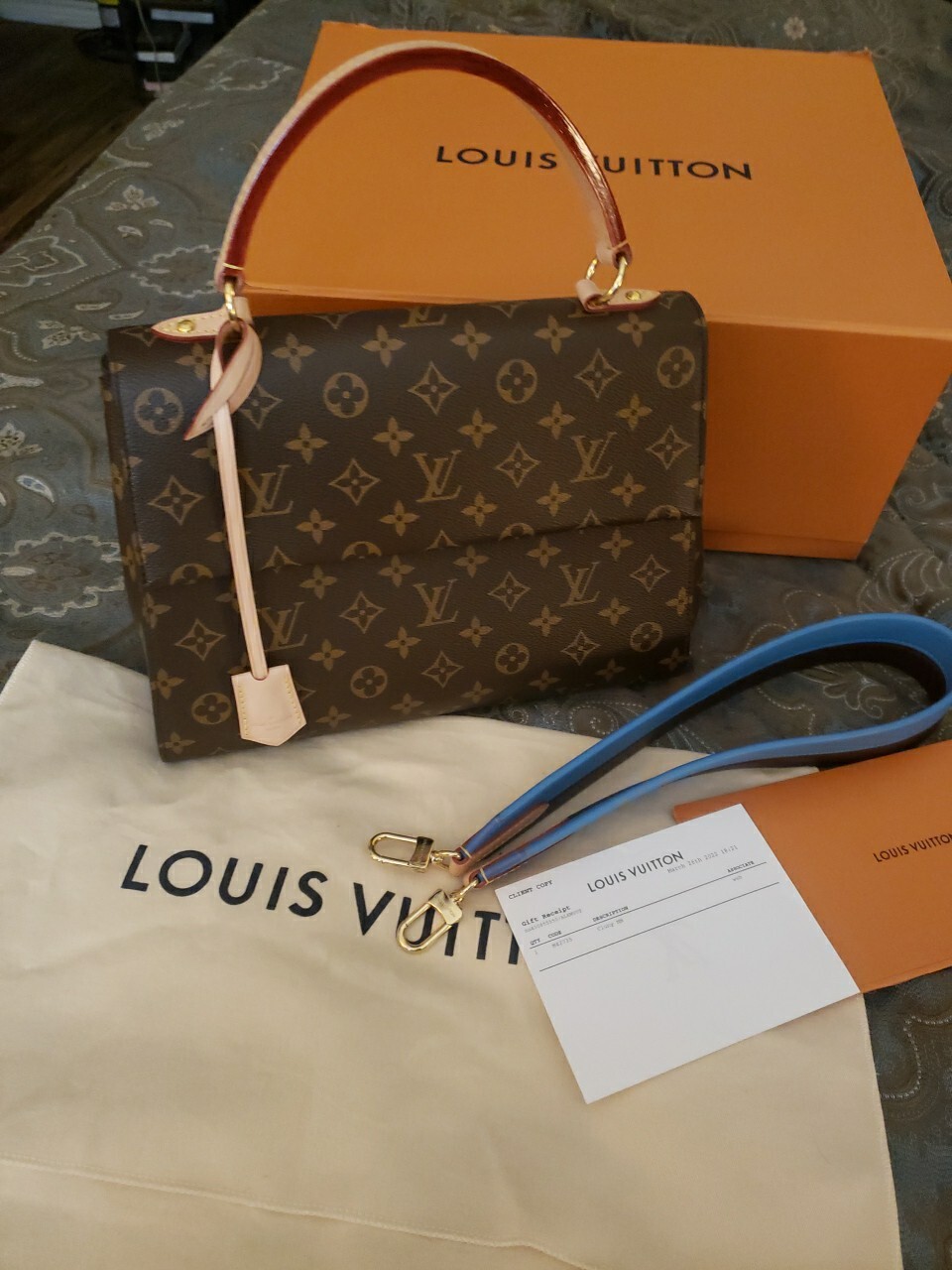 2022 Louis Vuitton Cluny Red Interior Shoulder Bag MM… - Gem