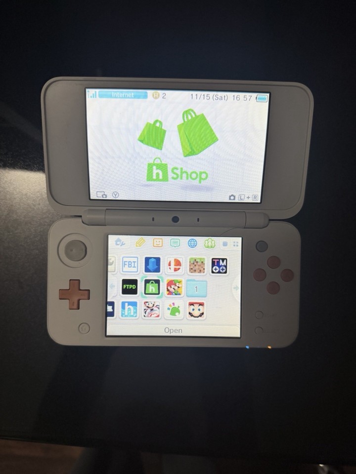 New Nintendo 2DS XL 32Gb SD (Grade C) + OEM Charger + 2 Extra Stylus ...