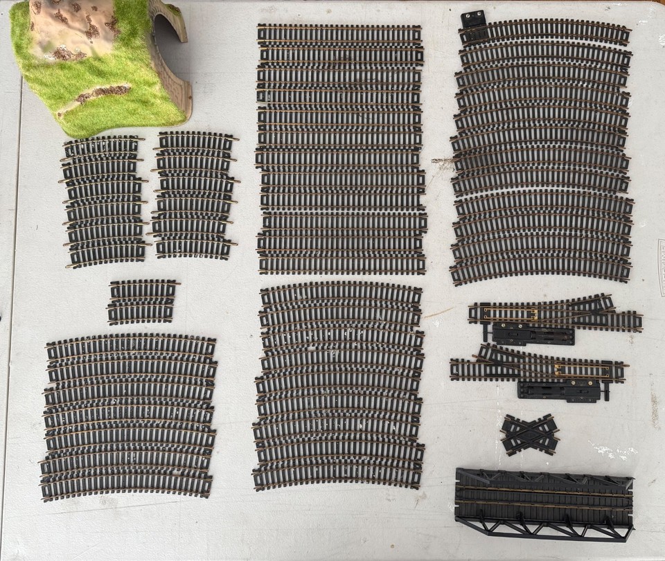 Tyco train set - lots of track, 2 engines, 4 cars | eBay