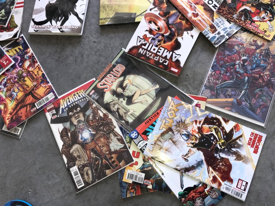 HUGE COMIC LOT COLLECTION Of MARVEL COMICS BOX FULL OF COMICS + 9.8 | eBay