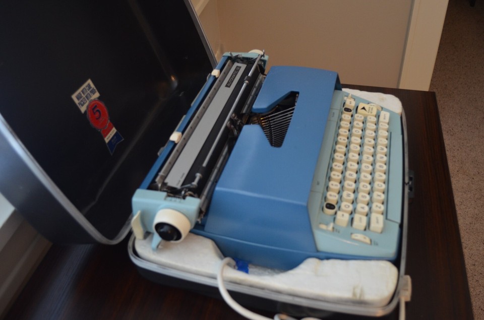 Smith Corona Coronet Automatic 12 Elect.Typewriter Case Two Tone Works ...