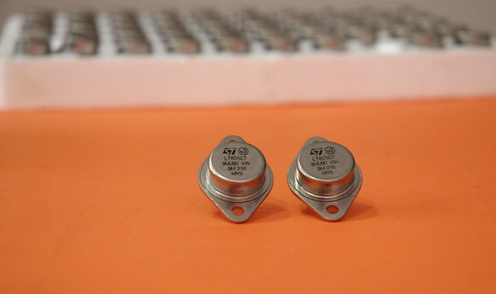 Voltage Regulator-L7805CT -7805 5V/1.5A /2A -TO3- STM-LOT of 2pcs -PACK ...