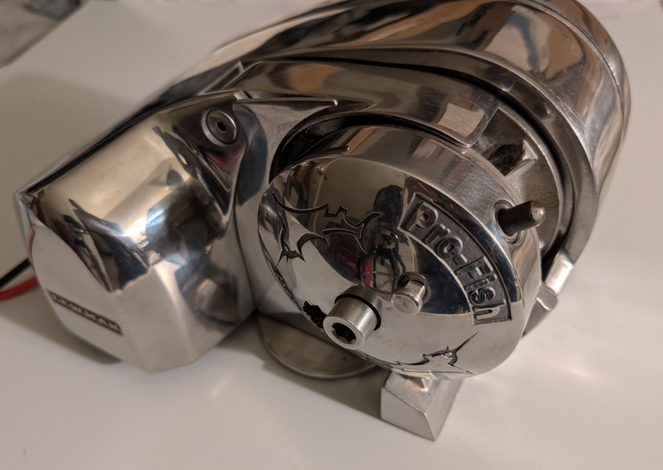 Lewmar Pro-Series 1000 Horizontal Windlass - 5/16" Gypsy - 12V ...