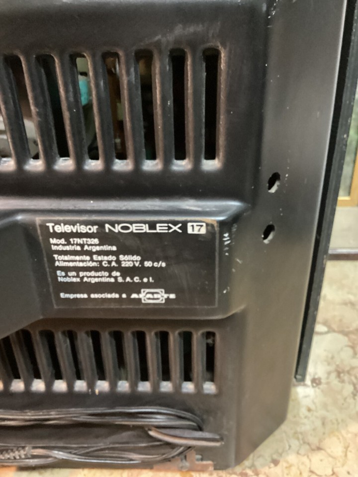 NOBLEX 17 MODEL 17NT326 TV. MADE IN ARGENTINA 1980. GREEN. 220V | eBay