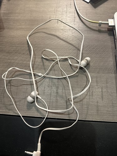 New DELTA Airlines Studio "Plug In Tune Out" Isolation Earbuds ...