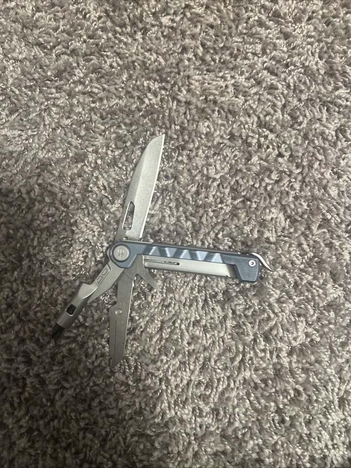 Gerber Armbar Cork Multi Tool Pocket Knife 8 Tools Scissors Cap Lifter ...