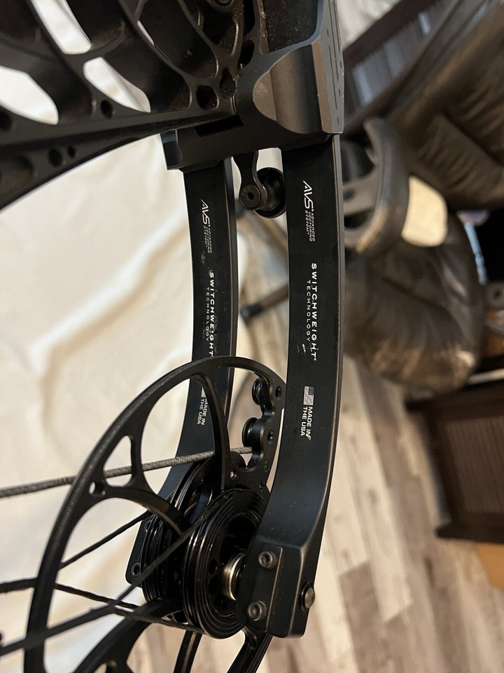 Mathews V3 31 Compound Bow Right-Handed 28" 70lbs Black With ...