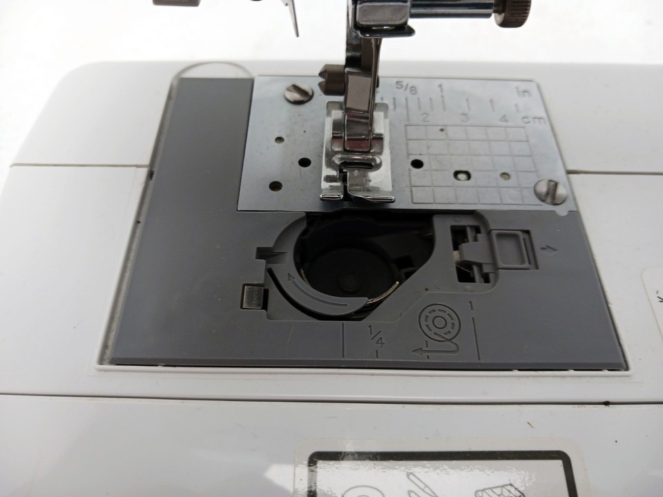 Brother LS-590 Electric Sewing Machine With Accessories White - READ ...