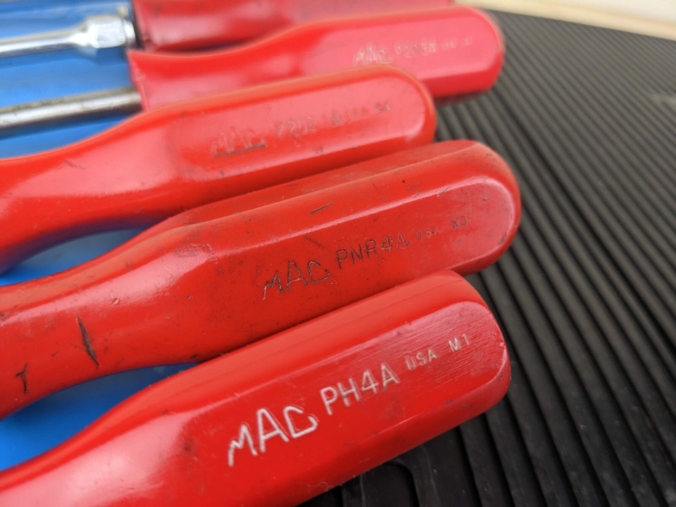 Mac Tools #bc043 RED Phillips / Flat 9pc Screwdriver Set | 9pc | Clutch | 1 Piece