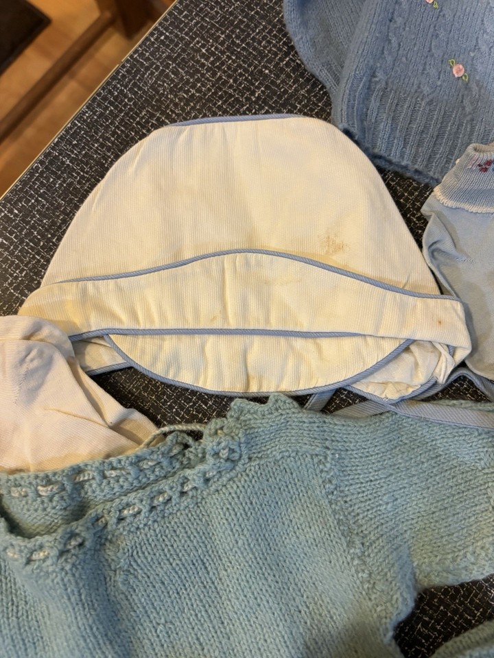 Vintage 1940s Baby Boomer Era baby clothes. Knitted Set, Bonnet ...