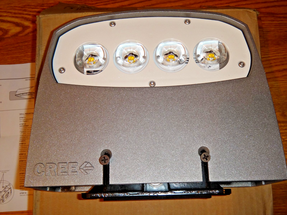 CREE XSPW-A-0-3-F-C-2-B-P GRAY WALL MOUNT Area Luminaire LED LIGHT 42W ...