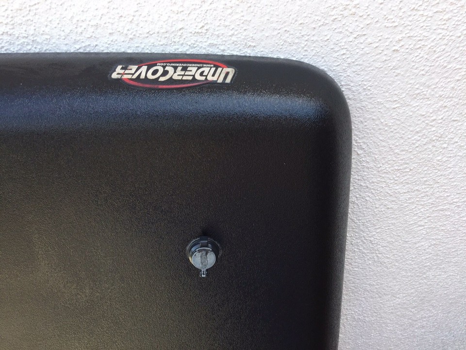 Undercover Classic Truck Bed Tonneau Cover Fits 99-07 Chevy/GMC 5.7ft ...