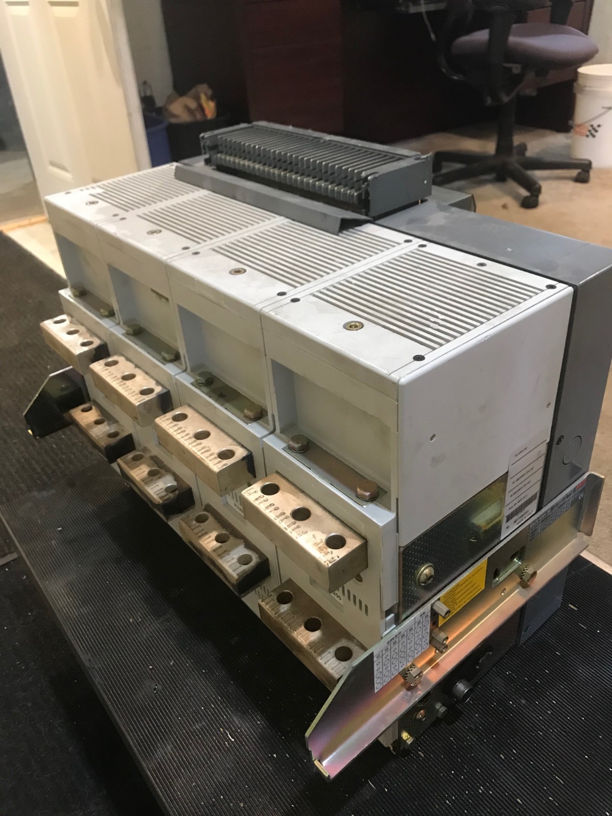 3,200 Amp ABB Circuit Breaker w/ Draw Out Breaker Cradle | SACE E3H 32 ...