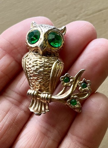Vintage Emerald Green Stones Owl Brooch Pin Gold Tone Unmarked Large ...