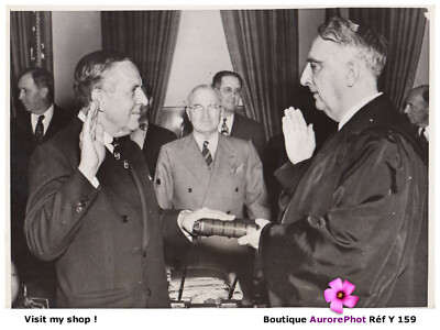 PAUL GRAY HOFFMAN PRÊTE SERMENT POUR ADMINISTRER LE PLAN MARSHALL, 1948 ...