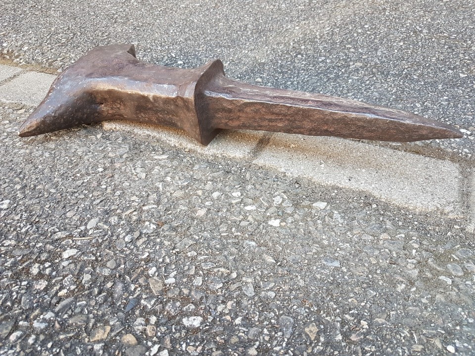 Ancienne bigorne enclume battre fer forgé outil métier forgeron ...