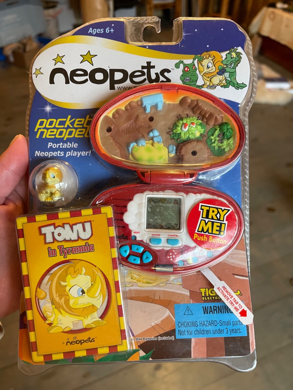 RARE BRAND NEW TRY ME TAG!Vintage 2002 Neopets Pocket Pet Tonu Handheld ...
