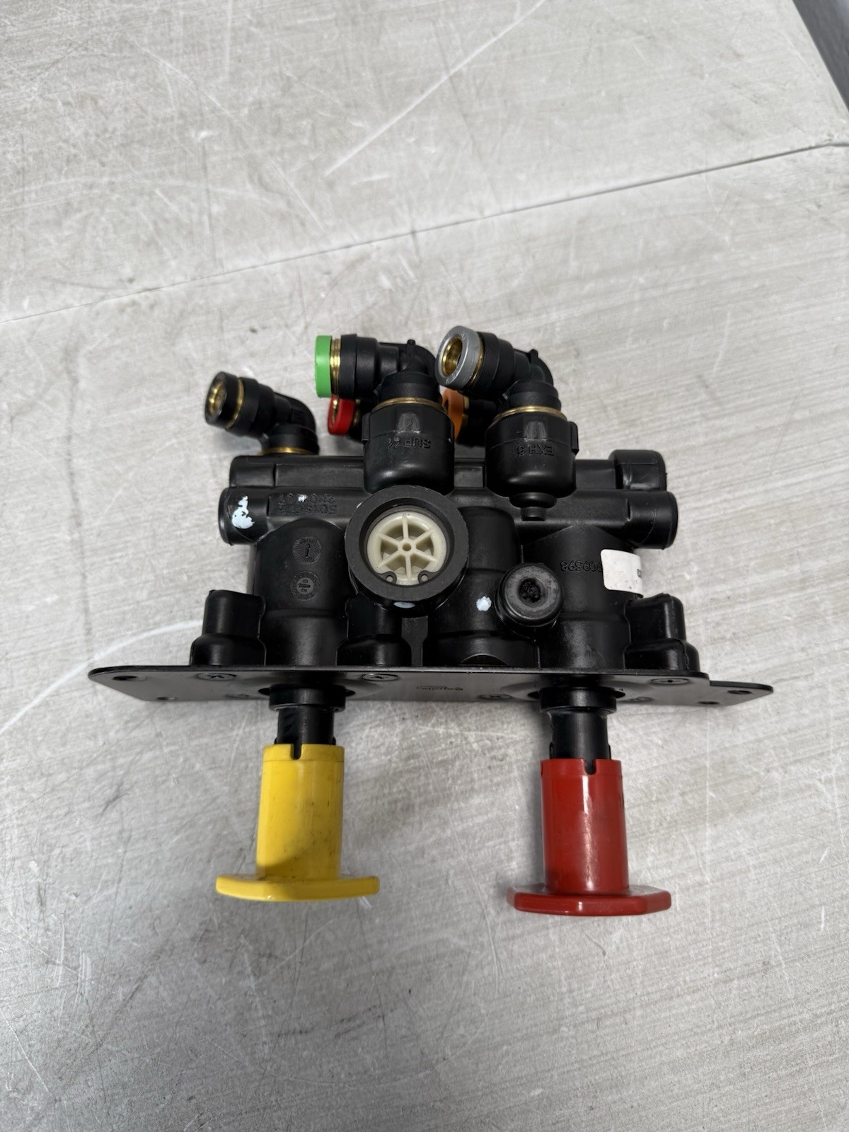 2020 Freightliner CASCADIA Bendix Air Brake Valve 5018303 *1855* | eBay