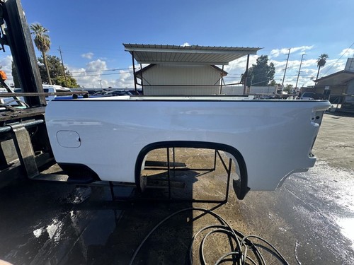 LOCAL PICKUP ONLY!LOCAL PICKUP ONLY!Pickup Box 8' Box Fits 20-23 ...