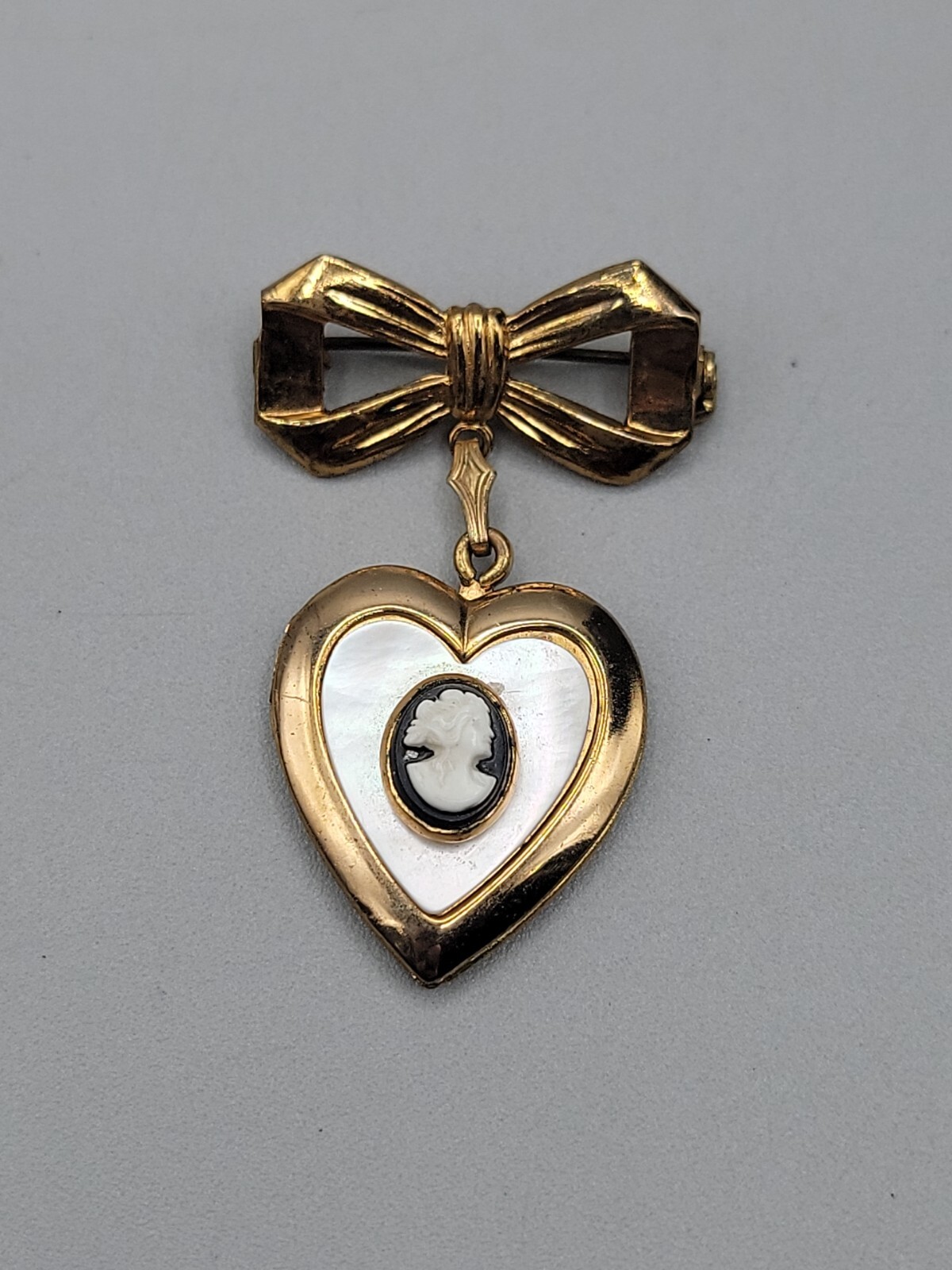 Vintage Bow Cameo Photo Locket Brooch Pin Gold Tone Heart Mother Of ...