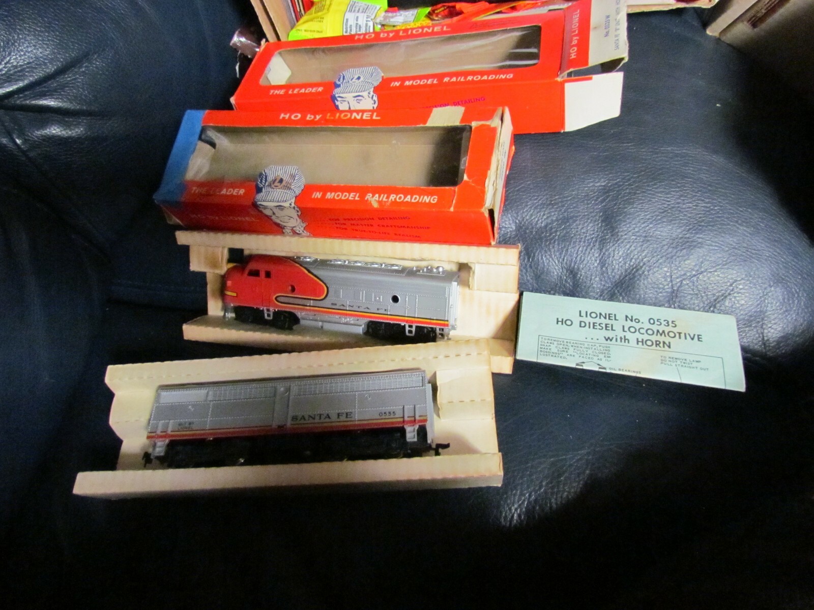Lionel 0535W 0535P Santa Fe Box and Santa Fe B Unit with Horn Athearn ...