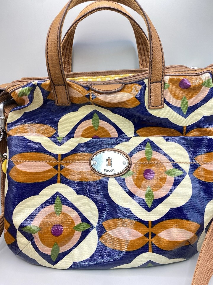 Fossil Key Per Crossbody Bag Purse Coated Canvas Mod Floral Key Charms ...