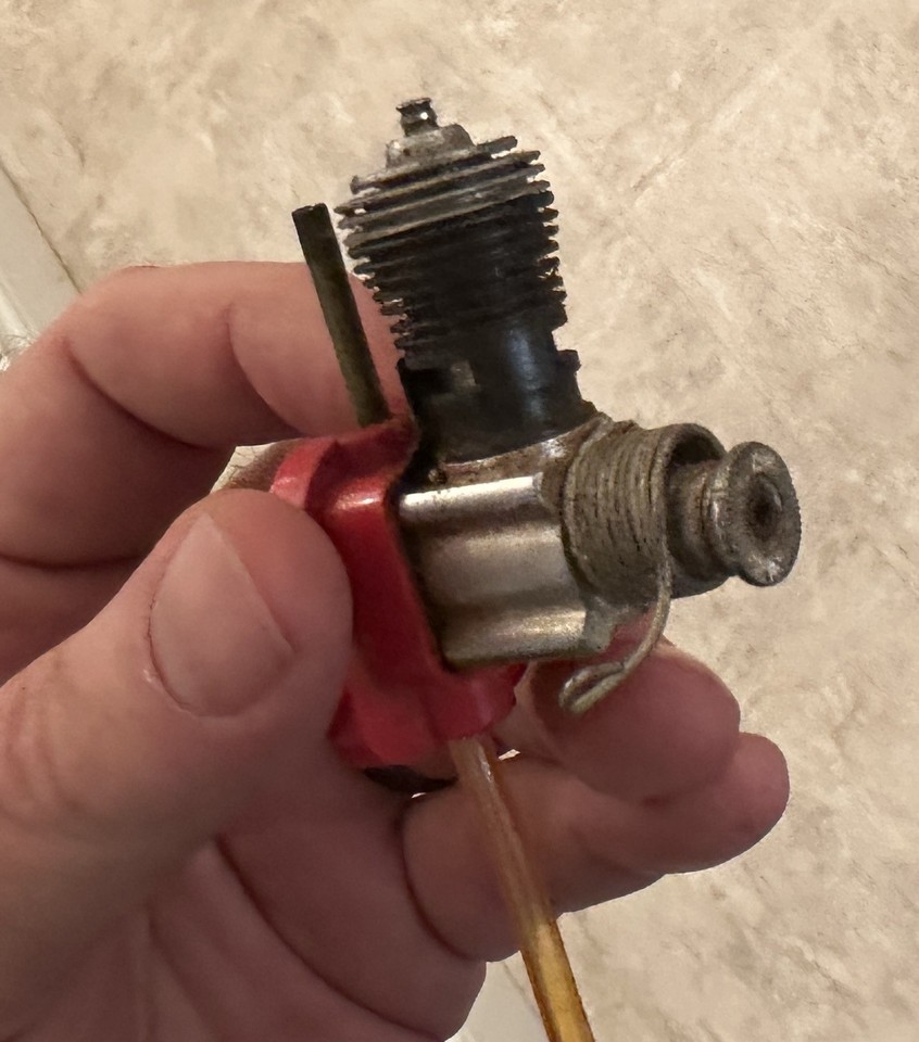 LOT 4 VINTAGE MODEL AIRPLANE ENGINES, COX .049, PEE WEE .020, DIESEL ...